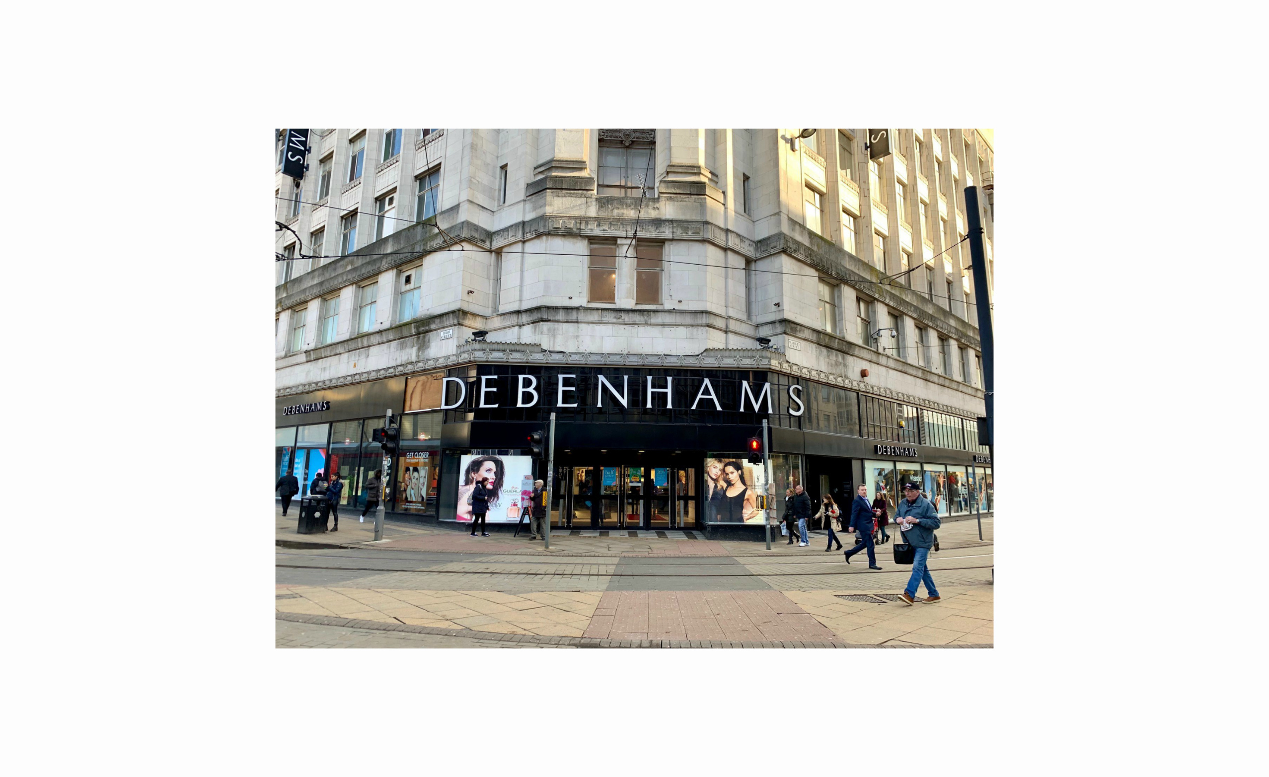 Сеть британских универмагов Debenhams закрывается