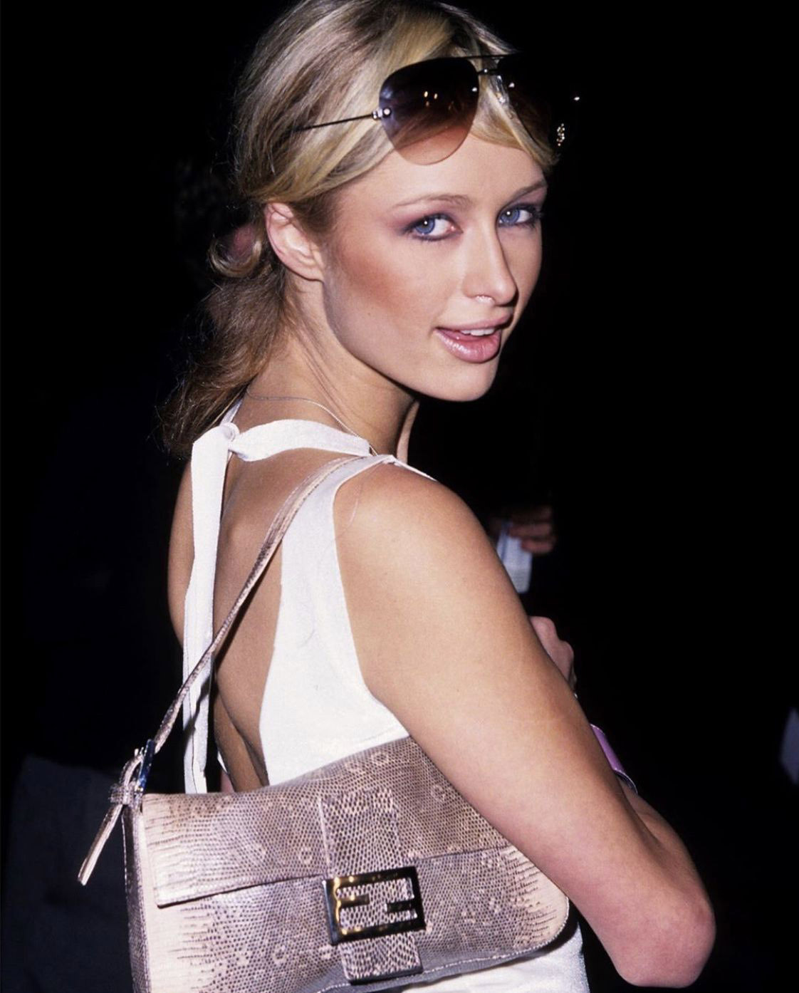 История сумки Fendi Baguette, которая отмечает свое 25-летие на Неделе ...