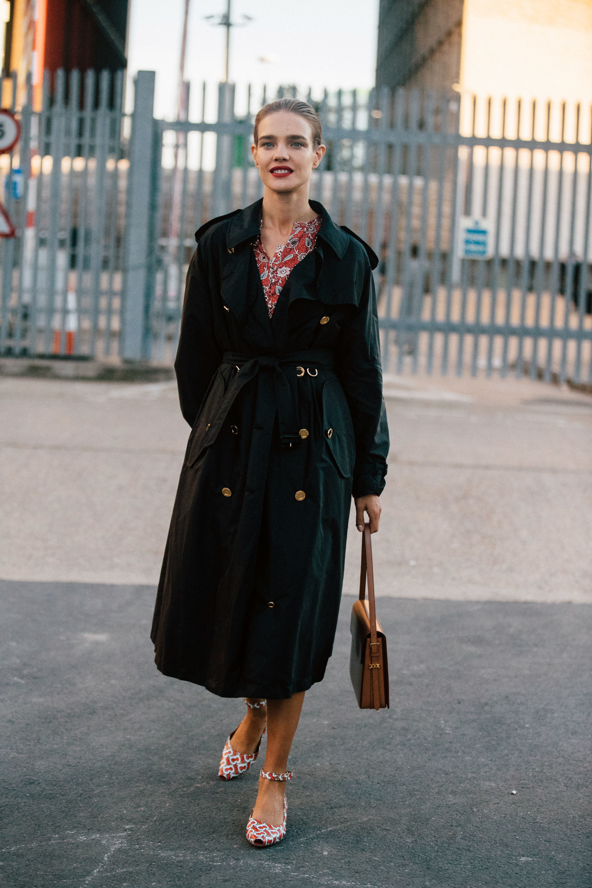 От Джулии Робертс до Рианны: кто и как носит новый Burberry